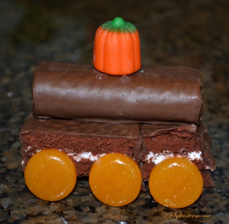 How to Make a Chocolate Halloween Ghost Train Cake - Cooking for the ...