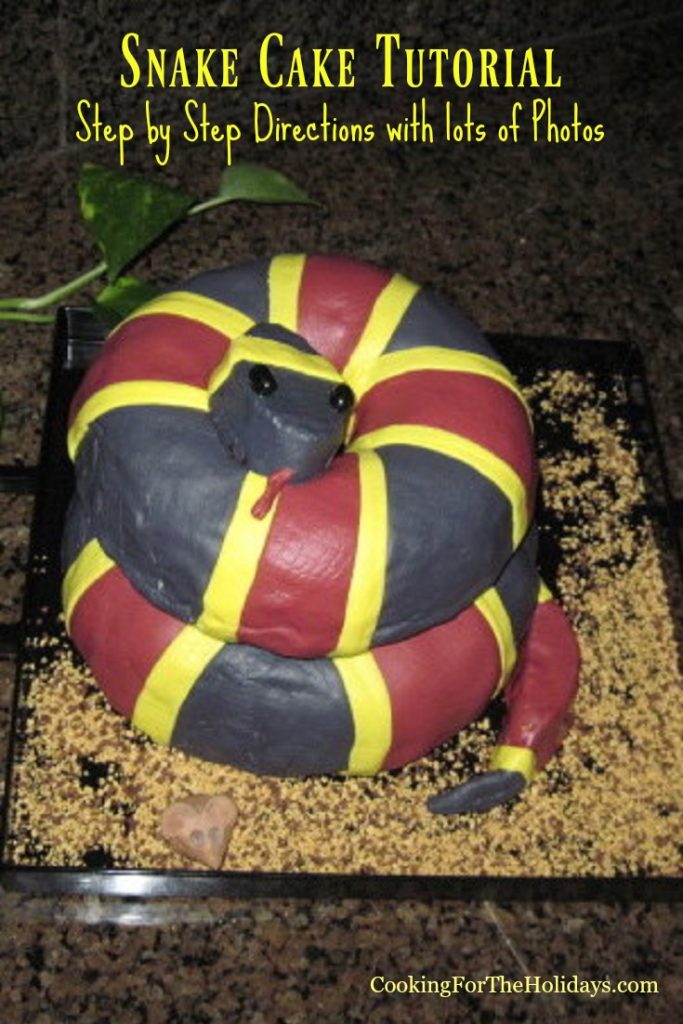 How to Decorate a Snake Cake - Cooking for the Holidays